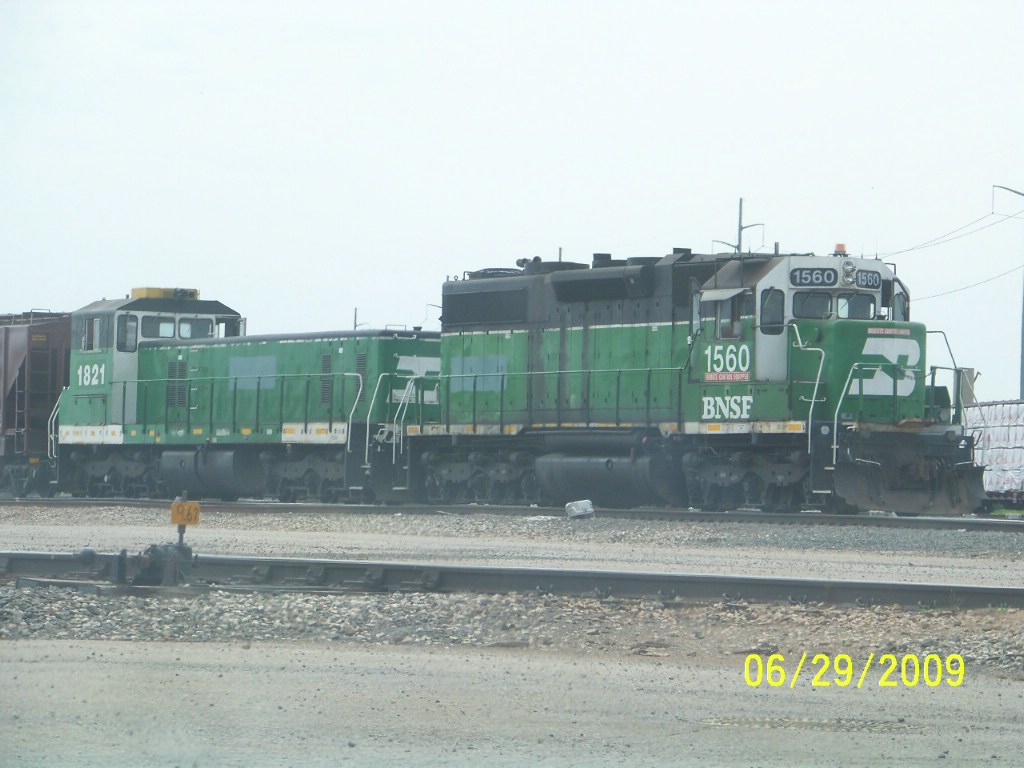 BNSF SD38-3P 1560 & BNSF TEBC6 1821